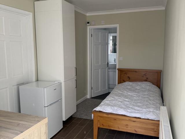 Studio Flat To Rent – All Bills inc Gants Hill