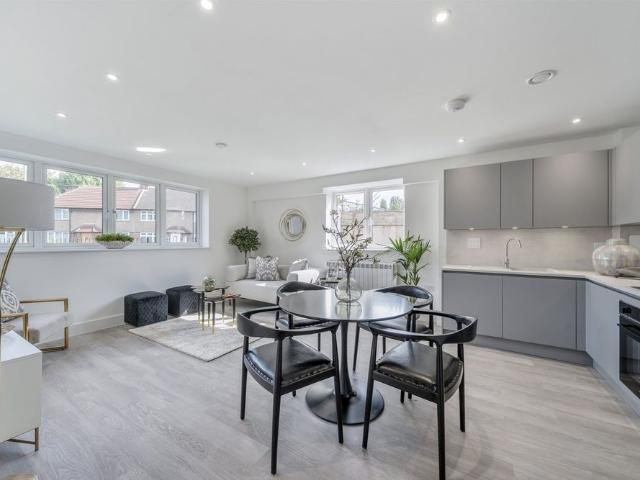 Studio Flat to rent Croydon Road, Beckenham, BR3