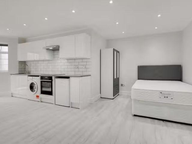 Studio flat to rent in Beechcroft Avenue, London
