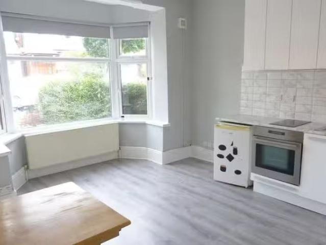 Studio flat to rent in Golders Green, NW11