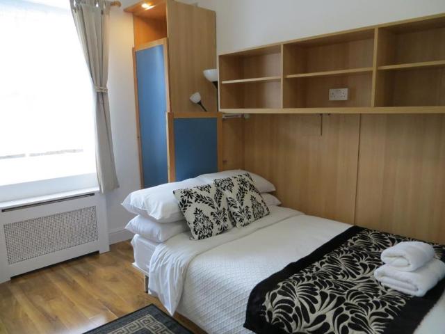 Studio flat to rent in Hammersmith, London W6 Bills included