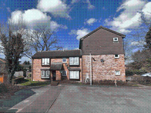 Studio Flat to rent in Hambledon Close