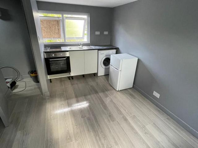 Studio Flat to Rent in Harrow, London HA3 7SY