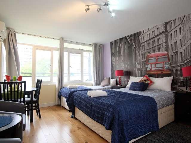 Studio flat to rent in Pimlico, London