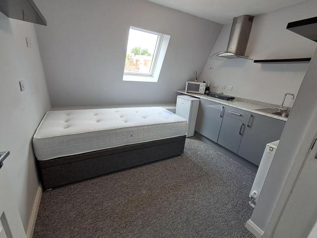 Studio flat to rent in Spring Gardens Haverfordwest