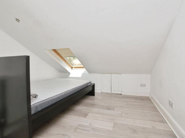 Studio Flat to rent Kimberley Avenue, London, SE15