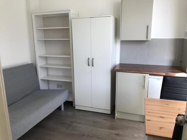 Studio Flat to Rent London, Harrow HA3 5DZ