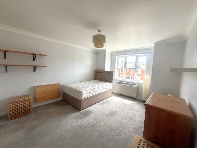 STUDIO flat to rent Park Road, EN4