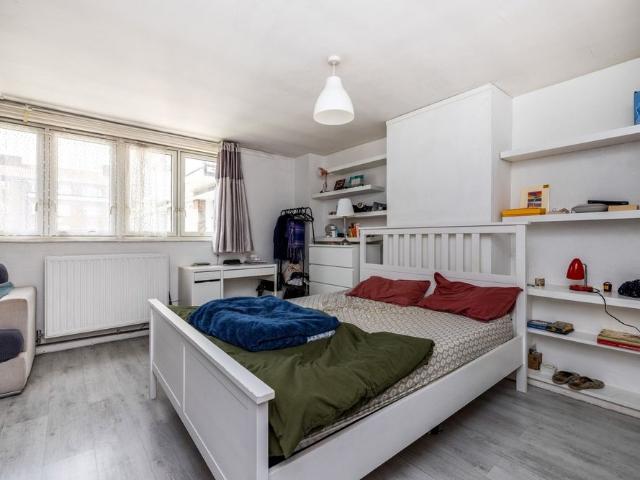Studio Flat to rent Phelp Street, London, SE17