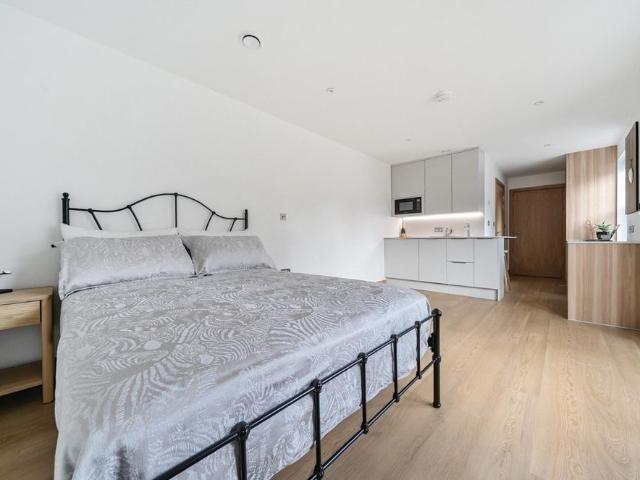 Studio Flat to rent Victoria Road, Sidcup, DA15