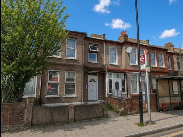 Studio Flat, Torridon Road, SE6