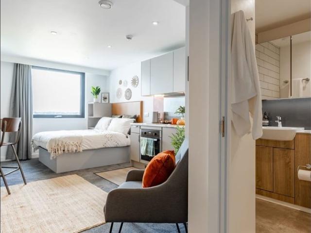 Studio Flat, True Student, M50