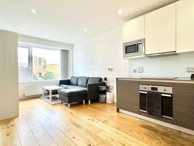 Studio Flat, Tryon Apartments, TW3