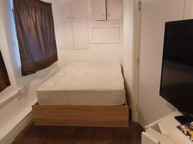 Studio Flat TW5