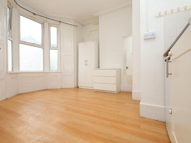 Studio Flat, Tynemouth Road, N15