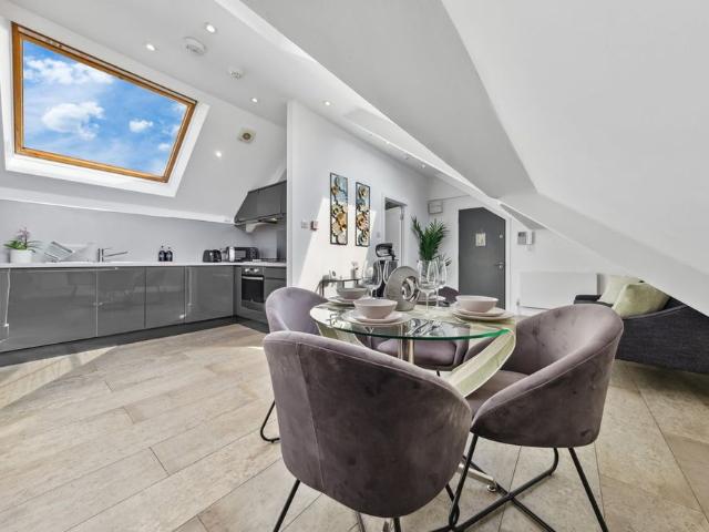 Studio Flat, United, EC1V