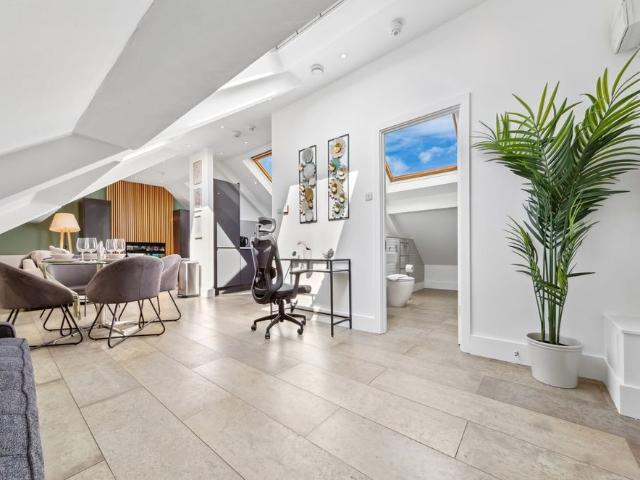Studio Flat, United, EC1V