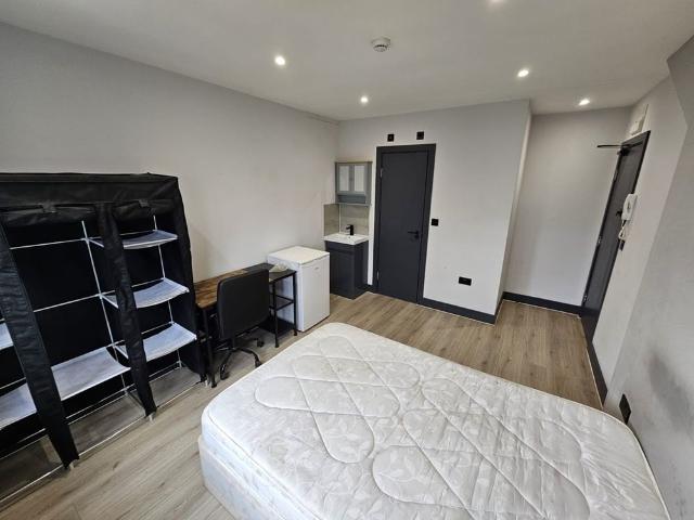 Studio Flat, Upper Clapton Road, E5