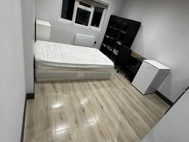 Studio Flat, Upper Clapton Road, E5