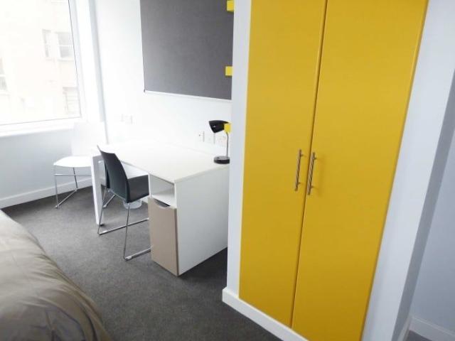 Studio Flat, Upper George Street, LU1