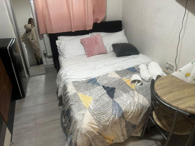 Studio Flat, Upper St, N1