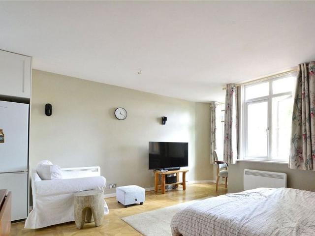 Studio Flat, Varma Court, SE3