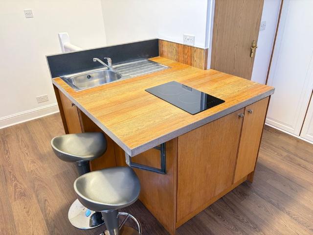 Studio Flat, Very Near Gunnersbury Gardens Area, W3