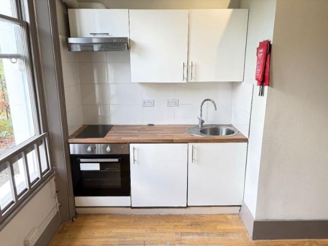 Studio Flat, Very Near Fordwych Road Area, NW2