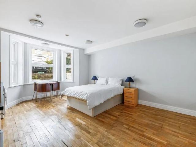 Studio Flat, Very Near Windsor Road Area, W5