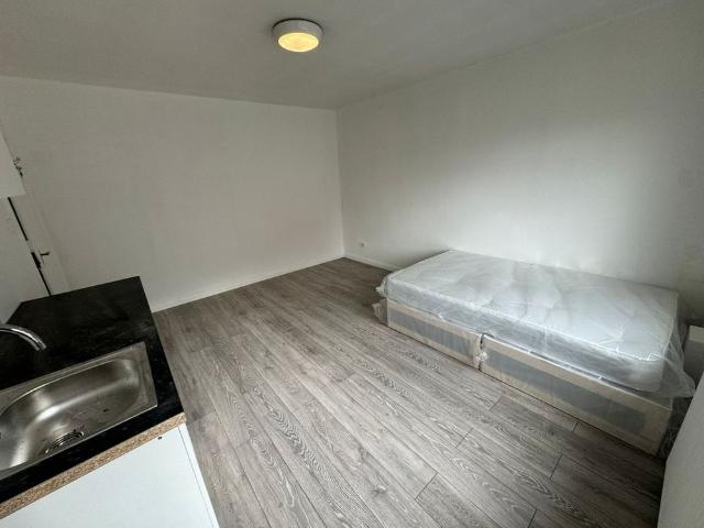 Studio Flat, Village Way East, HA2