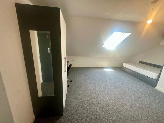 Studio Flat, Villiers St, CV2