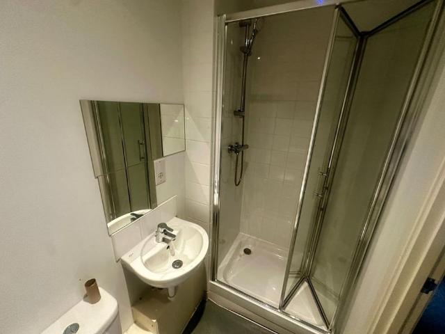 Studio Flat, Villiers St, CV2