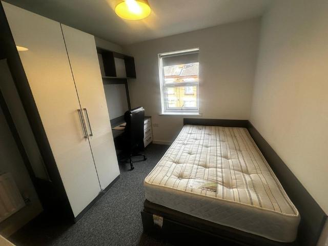 Studio Flat, Villiers St, CV2