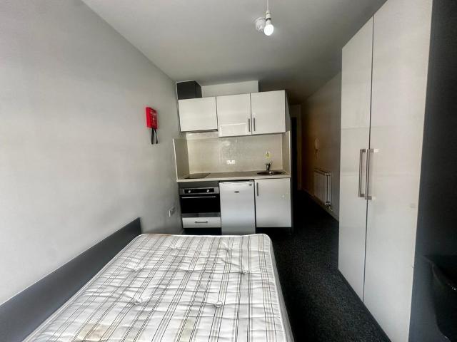 Studio Flat, Villiers St, CV2