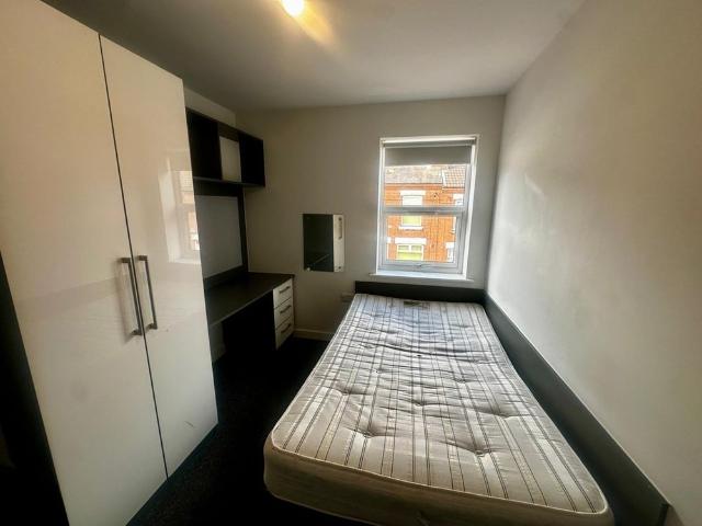 Studio Flat, Villiers St, CV2