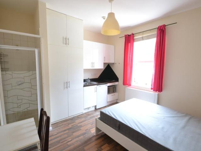 Studio Flat W6 Great Location All Bills inc Zone 2