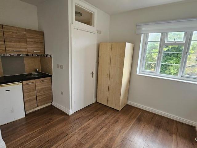 Studio Flat, Waltheof Gardens, N17