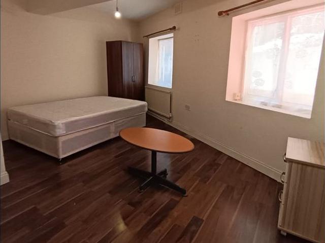 Studio Flat, Walworth Road, SE1