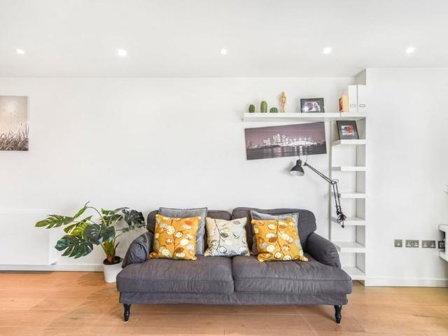 Studio Flat, Walworth Road, SE1