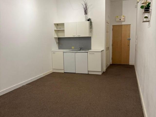 Studio Flat, Washington Parade, L20