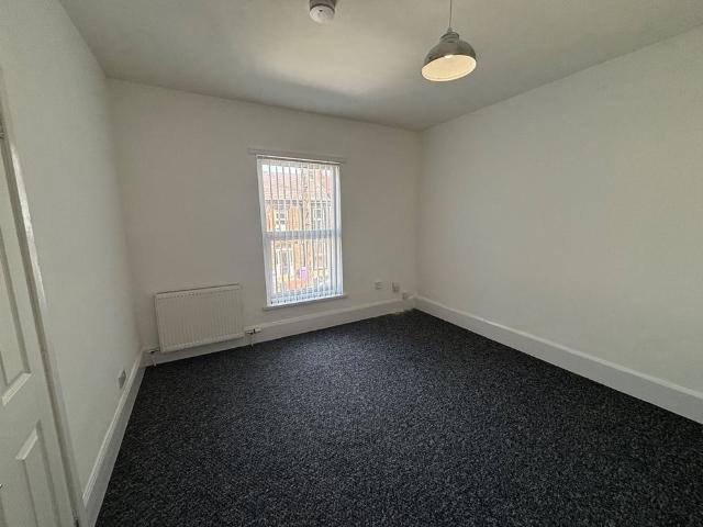 Studio Flat, Wellfield Road, L9