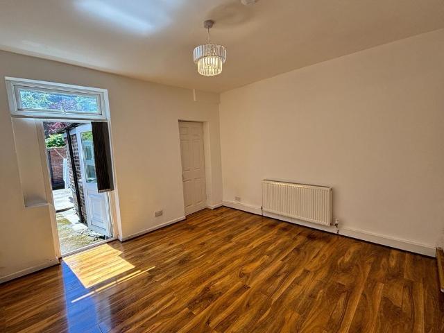 Studio Flat, Wellfield Road, L9