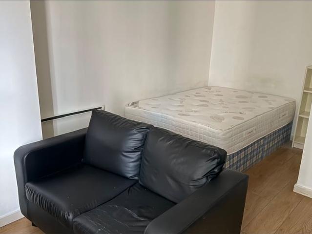 Studio Flat, Wellington St, LS1