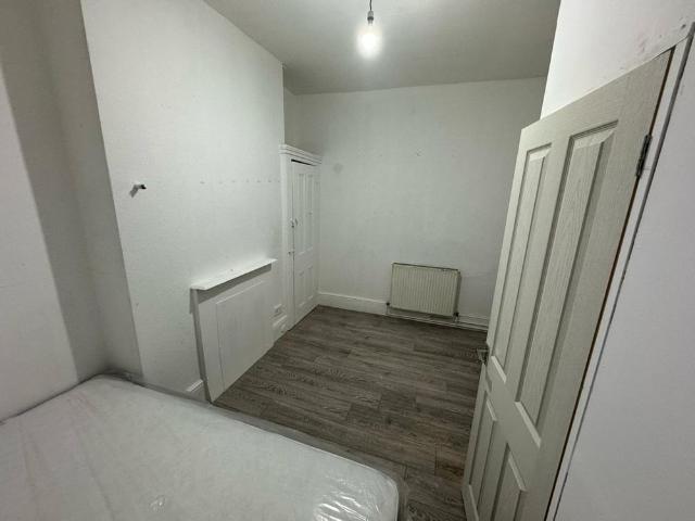 Studio Flat, West End Lane, NW6