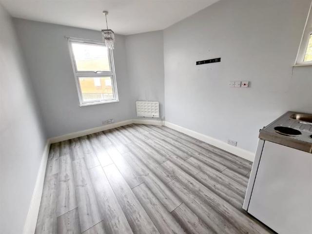 Studio Flat, West Green Road, N15