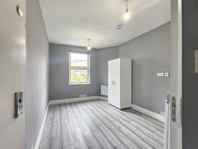 Studio Flat, West Green Road, N15
