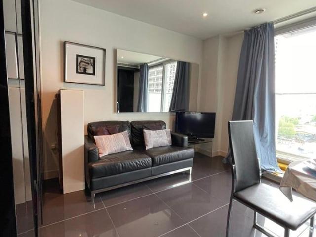 Studio Flat, West Tower, E14