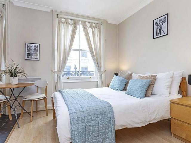 Studio Flat, Westbourne Grove W2