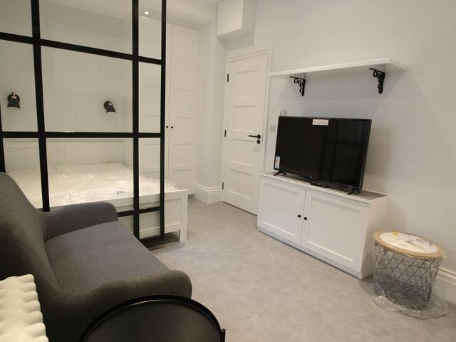 Studio Flat, Westbourne Terrace, W2