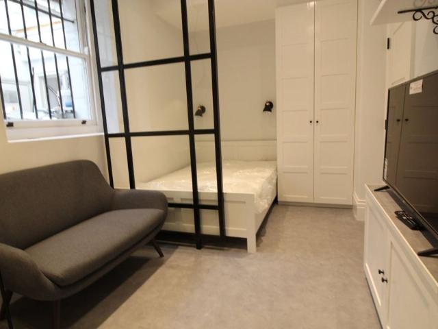Studio Flat, Westbourne Terrace, W2